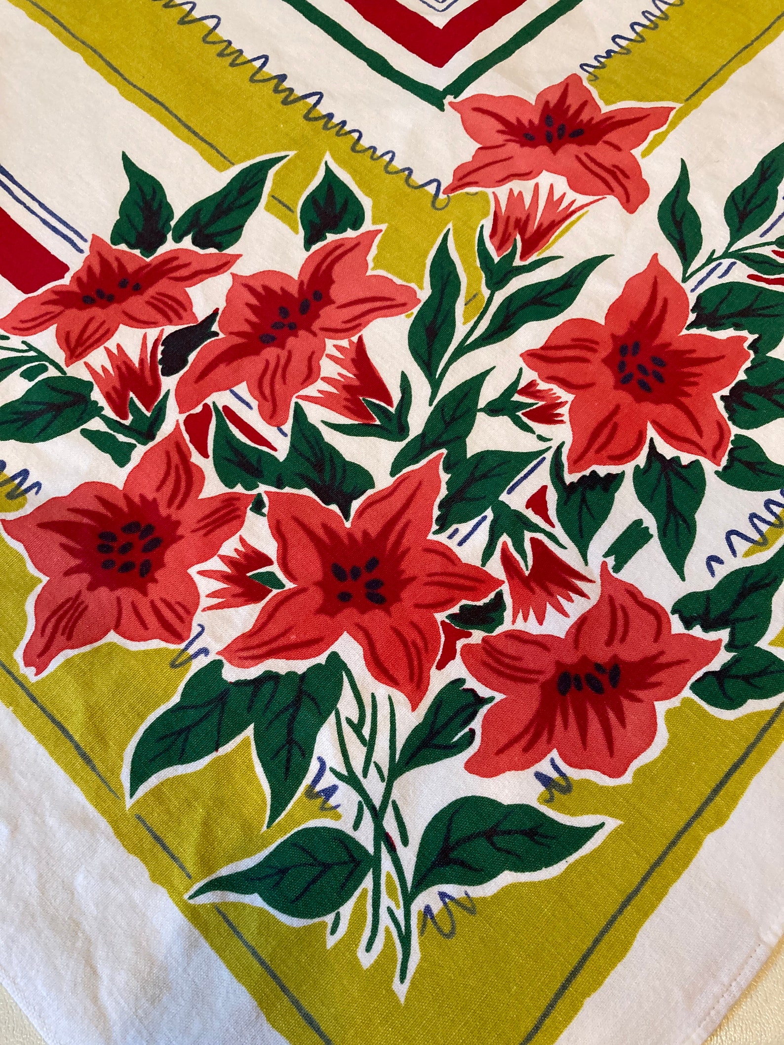 Simtex Vintage Tablecloth. Blooming Red Day Lillies and Green Fauna WOW ...