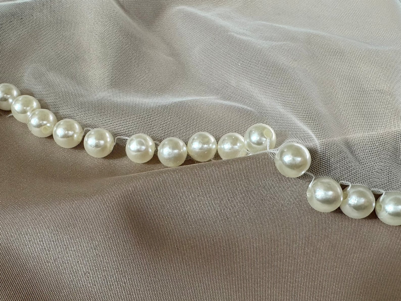 White Pearl Trim Wedding Veil, Pearl Edge Bridal Veil, Cathedral Pearl ...