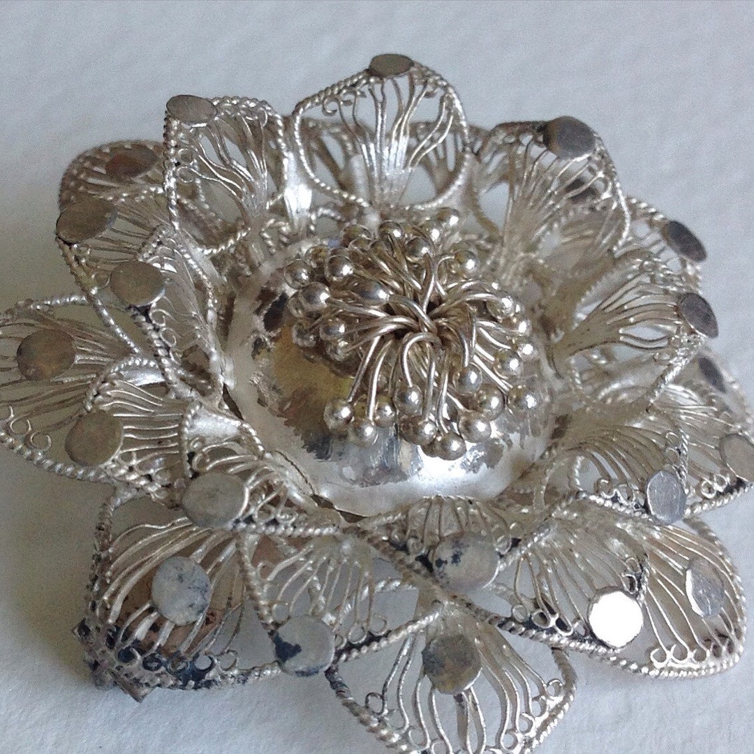 Pretty 3D Silver Metal Filigree Flower Brooch - Gifts for Her - Women's ...