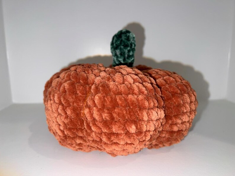 Crochet Pumpkins: Fall Seasonal Plushie With Cinnamon Stick - Etsy