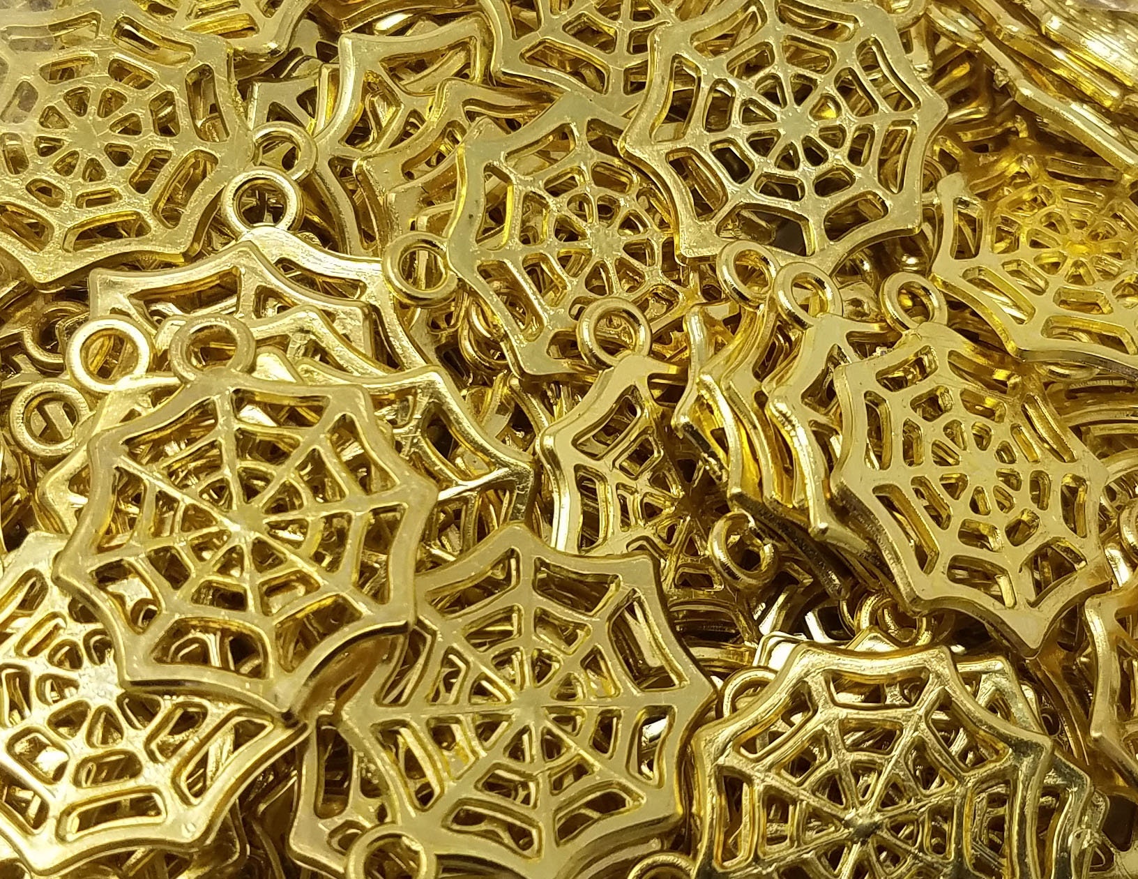 144 Pcs Plastic Filigree Spiderweb Cob Web Halloween Charms Kids' Craft ...