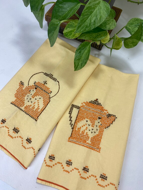 Pair of Country Kitsch Pale Yellow Tea and Coffee Pot Design - Etsy