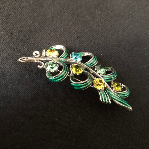 Vintage Leaf Design Brooch - Gem