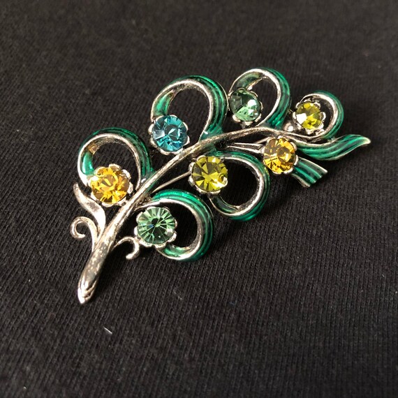 Vintage Leaf Design Brooch - Gem