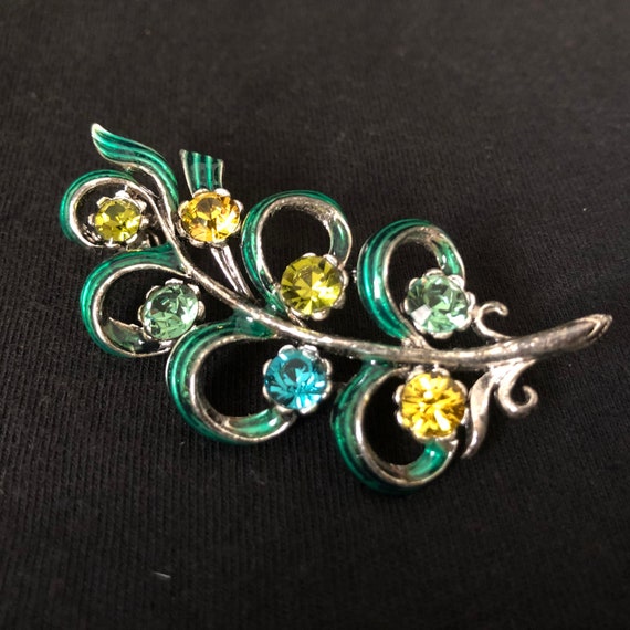 Vintage Leaf Design Brooch - Gem