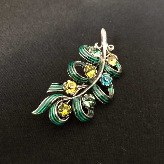 Vintage Leaf Design Brooch - Gem