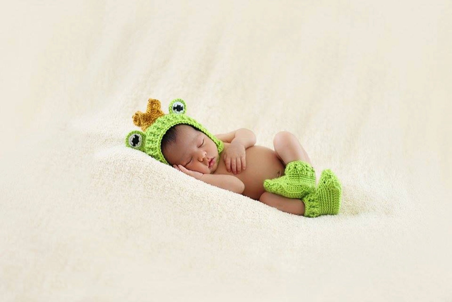 Frog Prince Photo Prop Frog Character Bonnet and Booties Set - Etsy