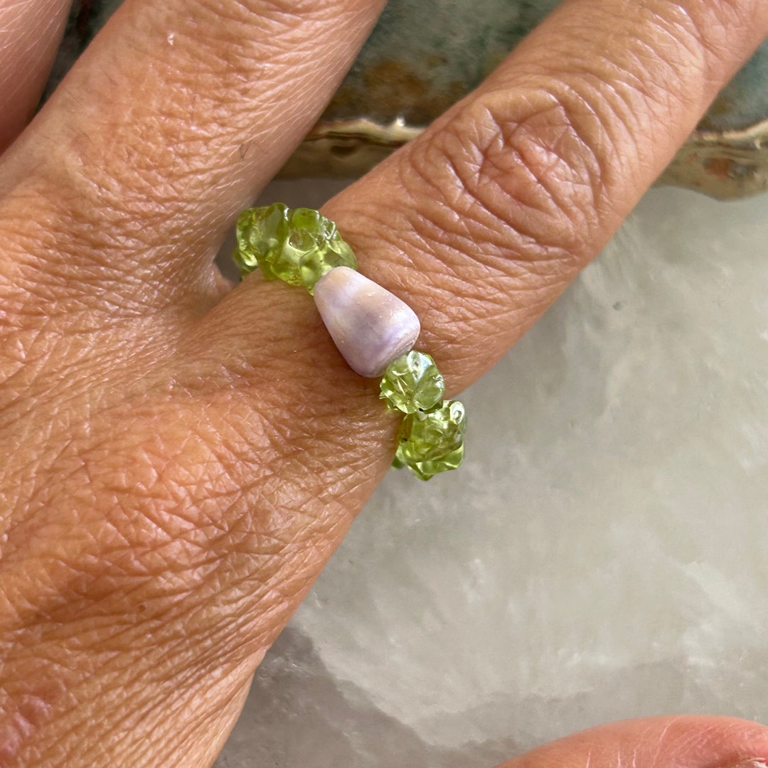 Hawaiian Cone Shell and Peridot Gemstone Stretch Ring - Etsy
