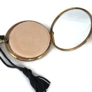 Vintage Volupte Compact, Gold Tone Round Made in USA, Mid Century ...