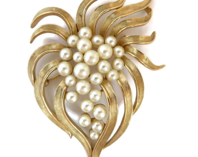 Trifari Pearl Flower Brooch Gold Tone Leafy Signed Designer - Etsy