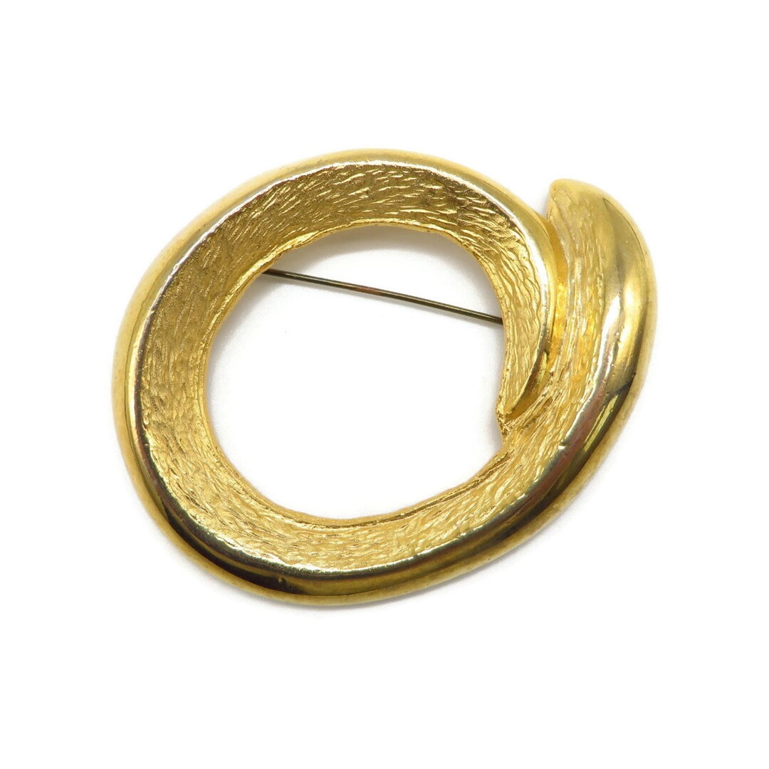 Vintage Circle Pin Signed Elle Gold Tone Textured Brooch T For Her