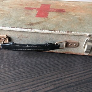 WWII Medical First Aid Kit Original Pieces in the Kit 1940s Forties ...