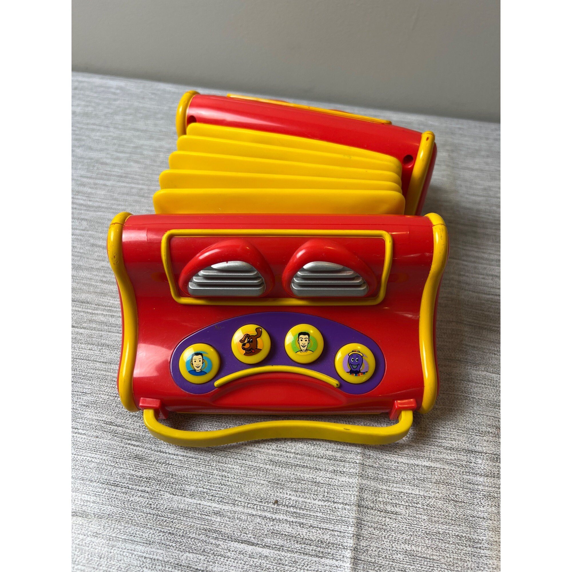 The Wiggles Accordion Toy Musical Instrument Squeeze Box Spin Master ...