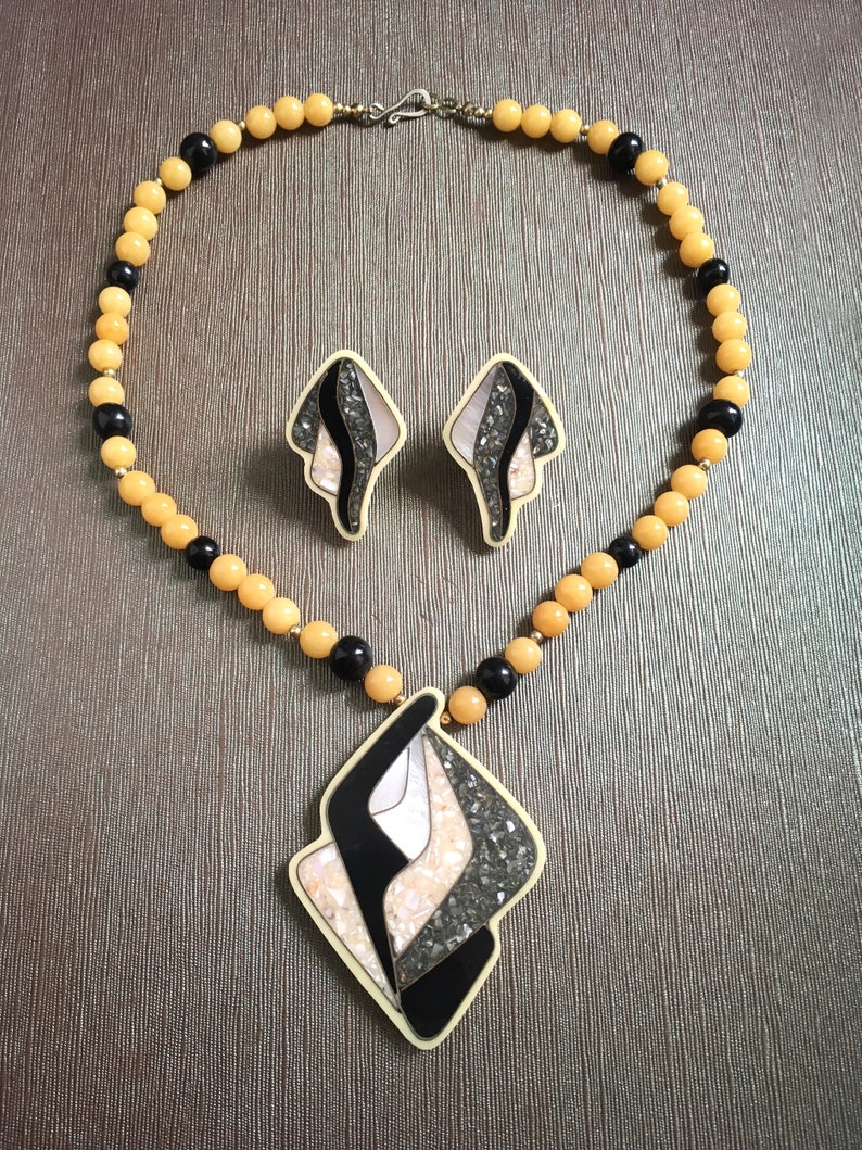 Vintage Inlay Mother Pearl Shell Beaded Pendant Necklace - Etsy Vintage Inlay Mother Pearl Shell Beaded Pendant Necklace - Etsy