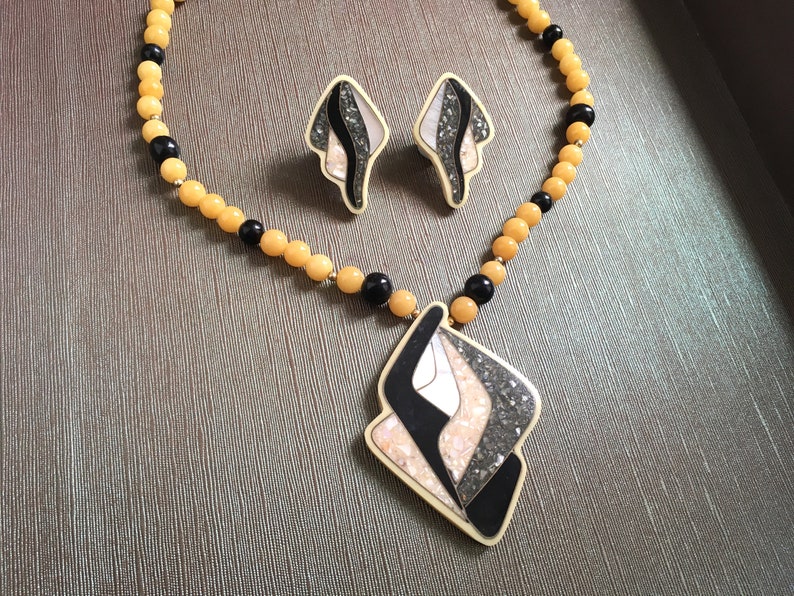 Vintage Inlay Mother Pearl Shell Beaded Pendant Necklace - Etsy Vintage Inlay Mother Pearl Shell Beaded Pendant Necklace - Etsy