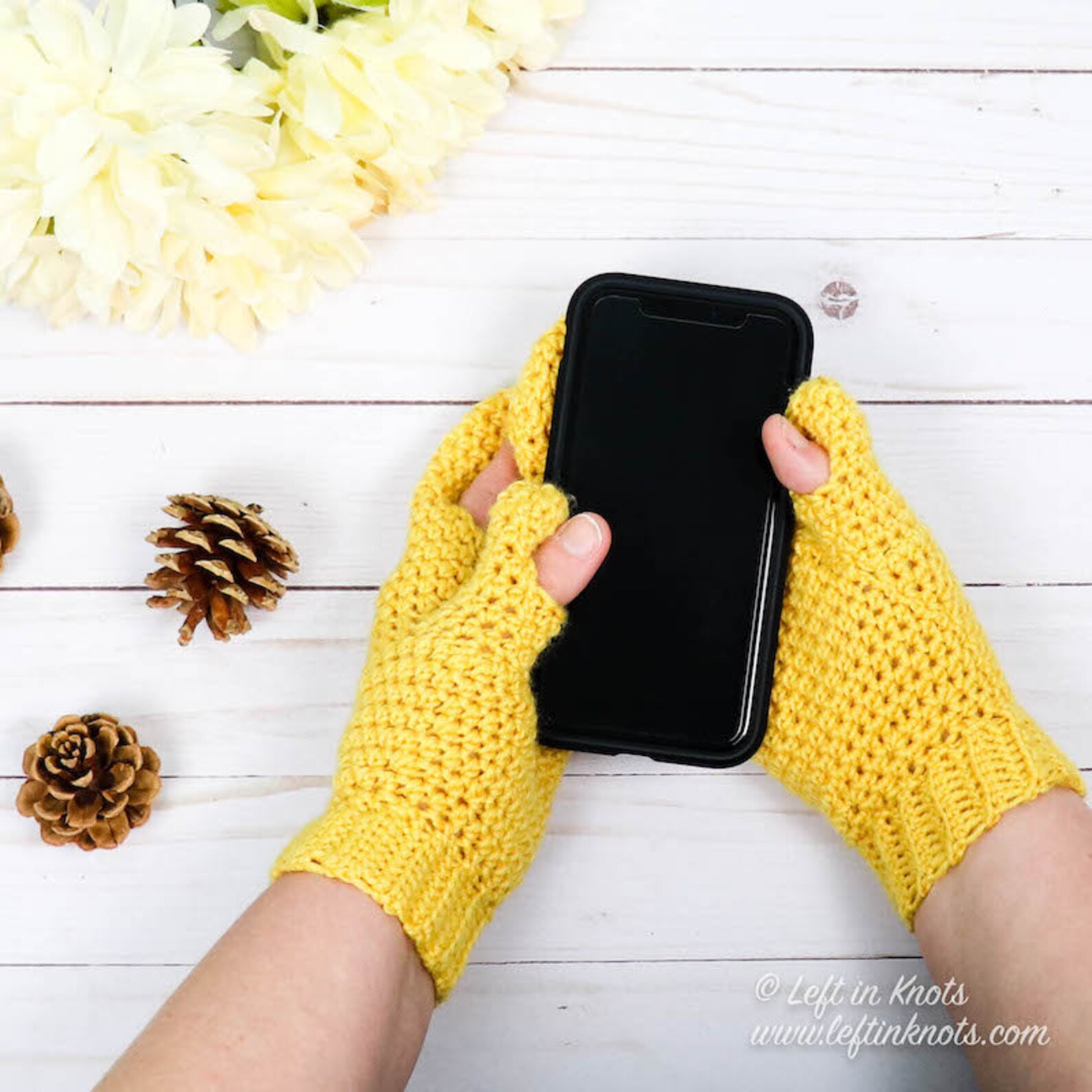 Texting Mittens Crochet Pattern PDF Printable Download for Smartphone ...
