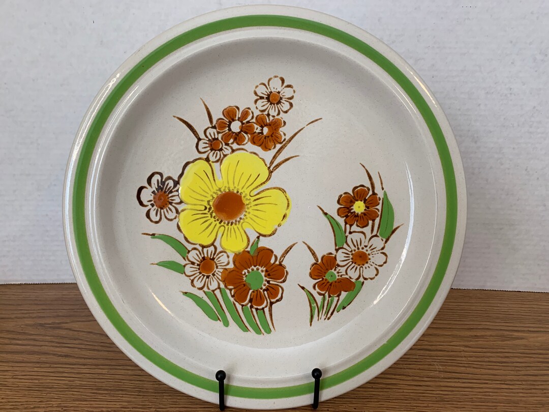 Vintage Stoneware Plate, Bright Colors, Bright Gree, Daisy Flower ...