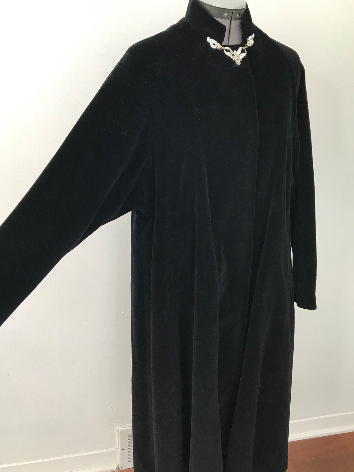 Vintage Black Velvet Opera Swing Coat With Rhinestone Closure, Vintage ...