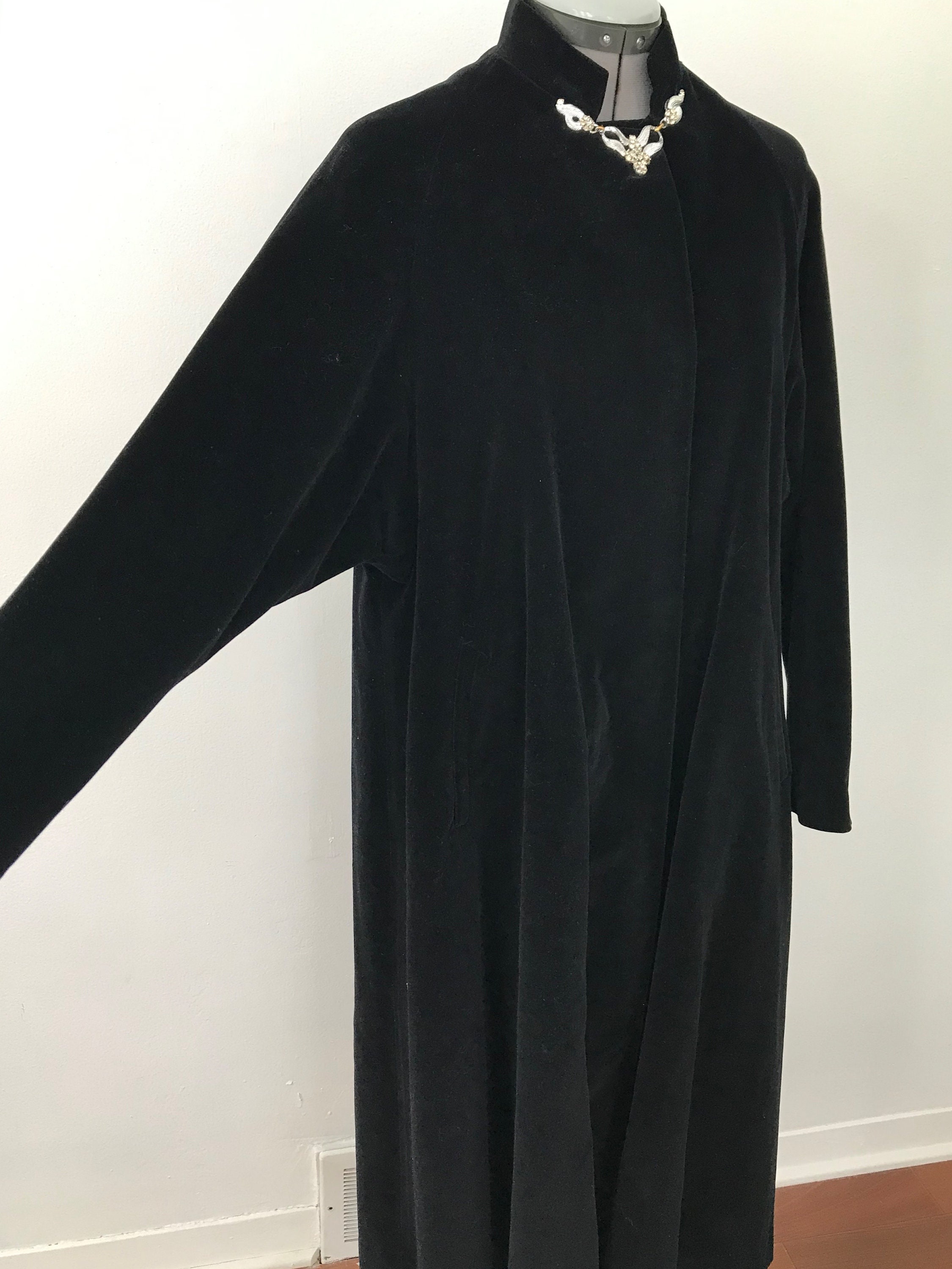 Vintage Black Velvet Opera Swing Coat With Rhinestone Closure, Vintage ...