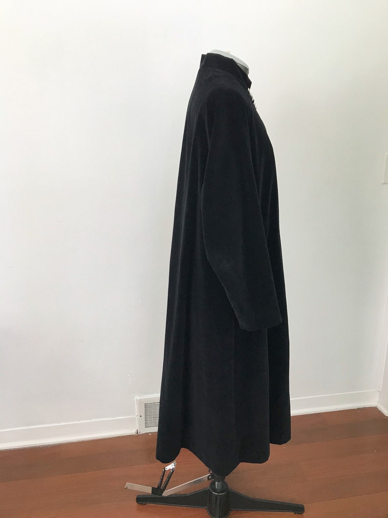 Vintage Black Velvet Opera Swing Coat With Rhinestone Closure, Vintage ...