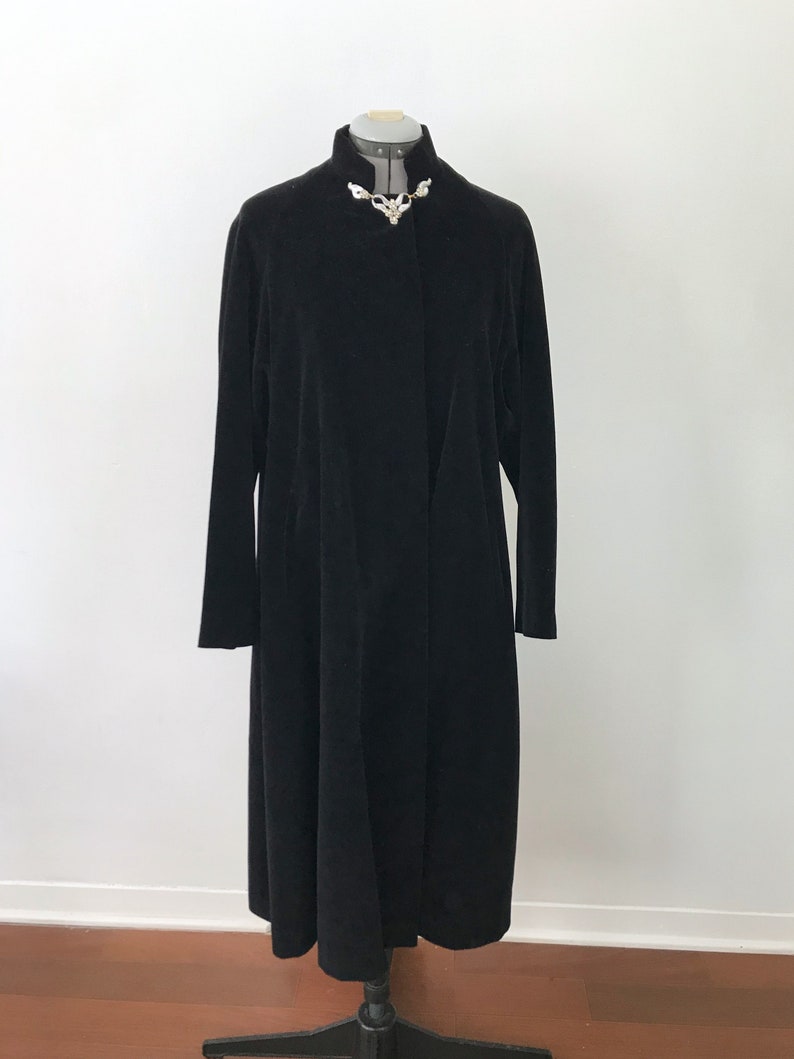 Vintage Black Velvet Opera Swing Coat With Rhinestone Closure, Vintage ...