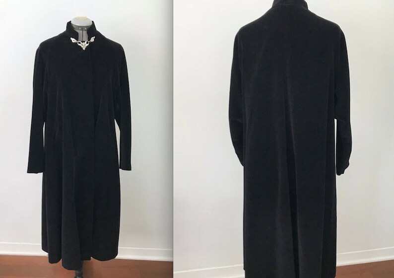 Vintage Black Velvet Opera Swing Coat With Rhinestone Closure, Vintage ...