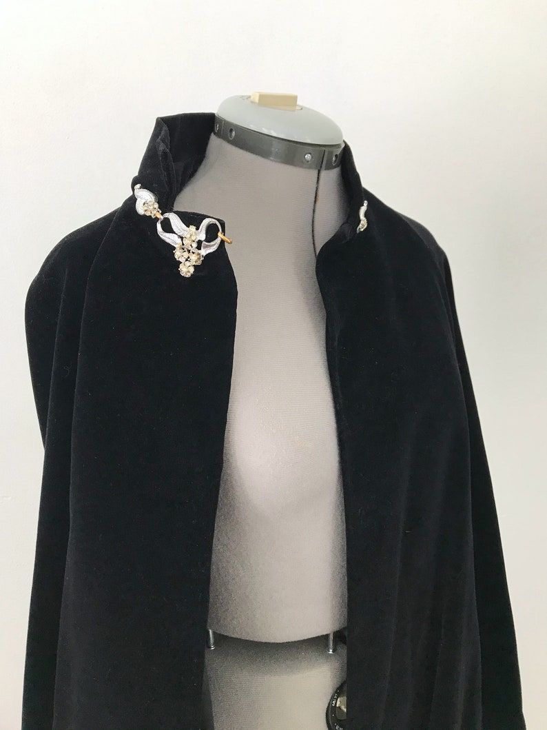 Vintage Black Velvet Opera Swing Coat With Rhinestone Closure, Vintage ...
