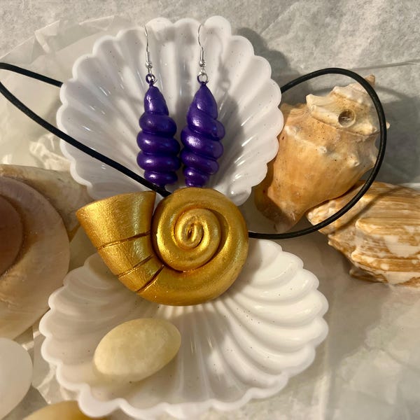 Ursula Shell Necklace - Etsy