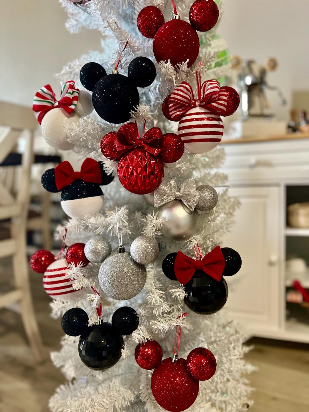 Disneys Mickey and Minnie Christmas Tree Ornaments Set / Disneyland ...