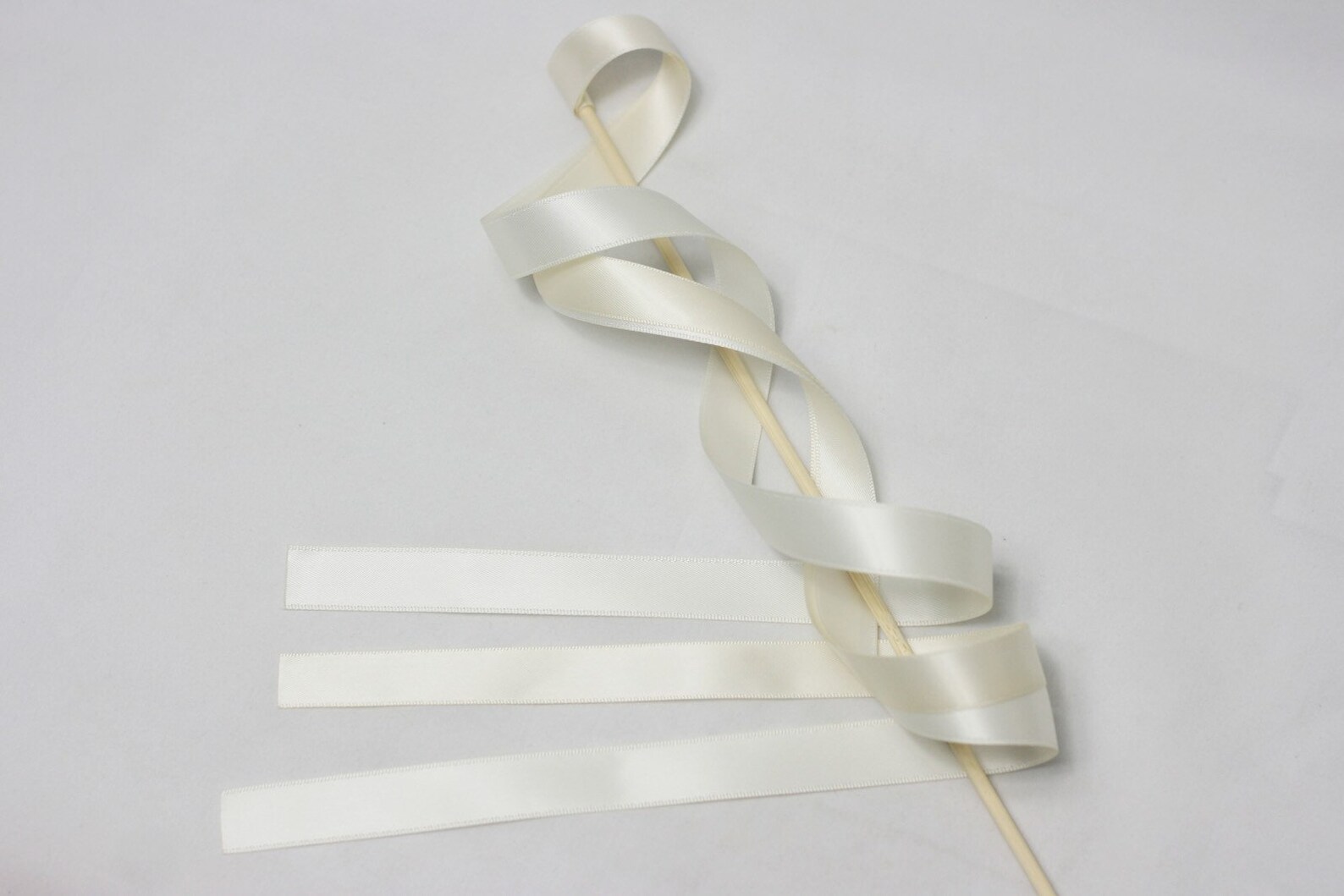 50PCS Ribbon Wands With Triple Ribbon Party Wand Streamers Ribbon ...