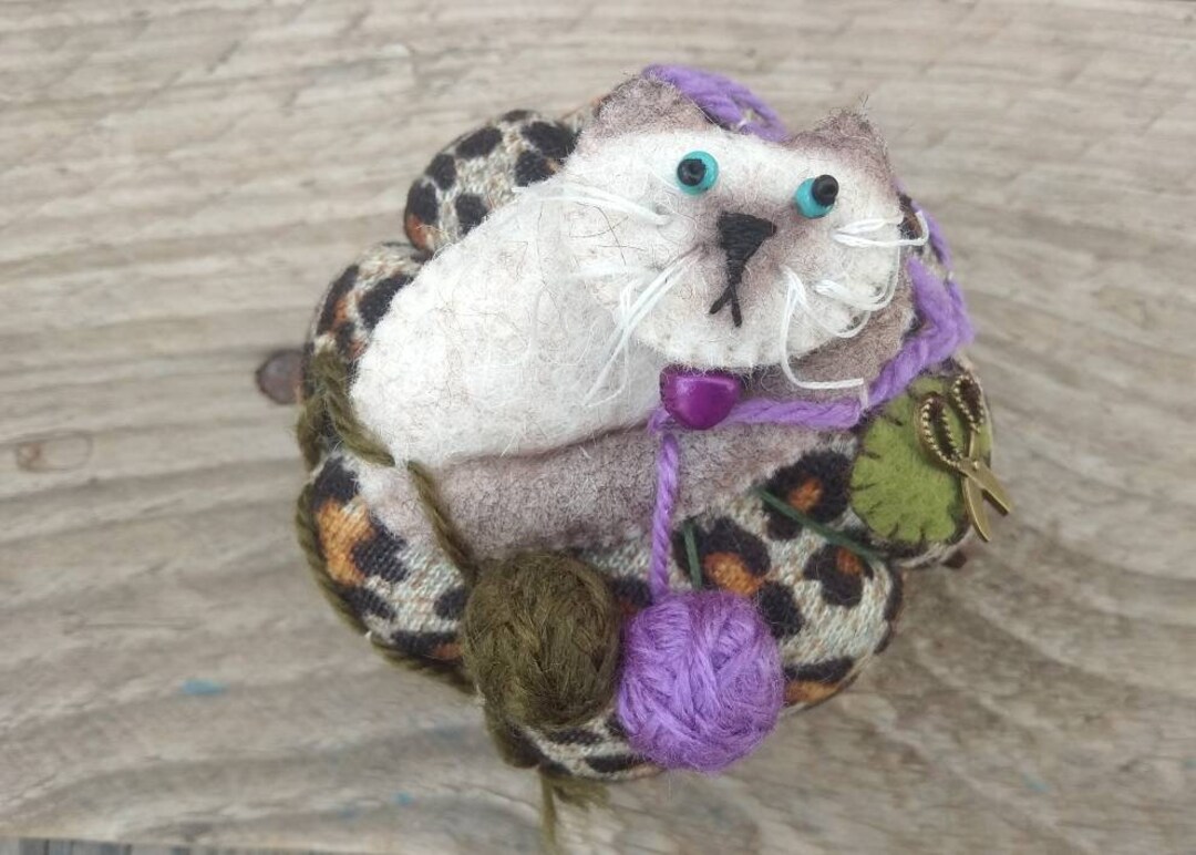 Siamese Cat Handmade Wrist Band Pin Cushion, Cat Pin Cushion, Cute Gift ...