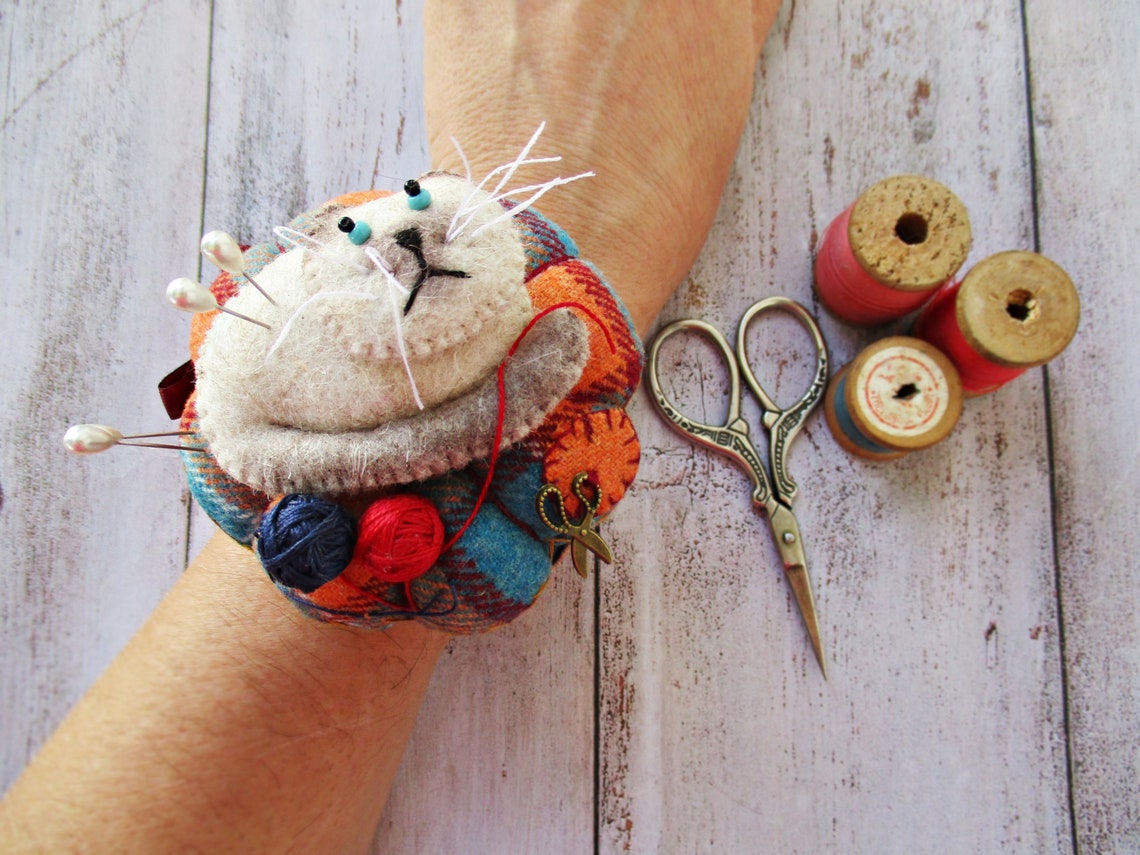 Handmade Wrist Pin Cushion Siamese Cat, Cat Pincushion Bracelet, Cute ...