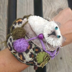 Siamese Cat Handmade Wrist Band Pin Cushion, Cat Pin Cushion, Cute Gift ...