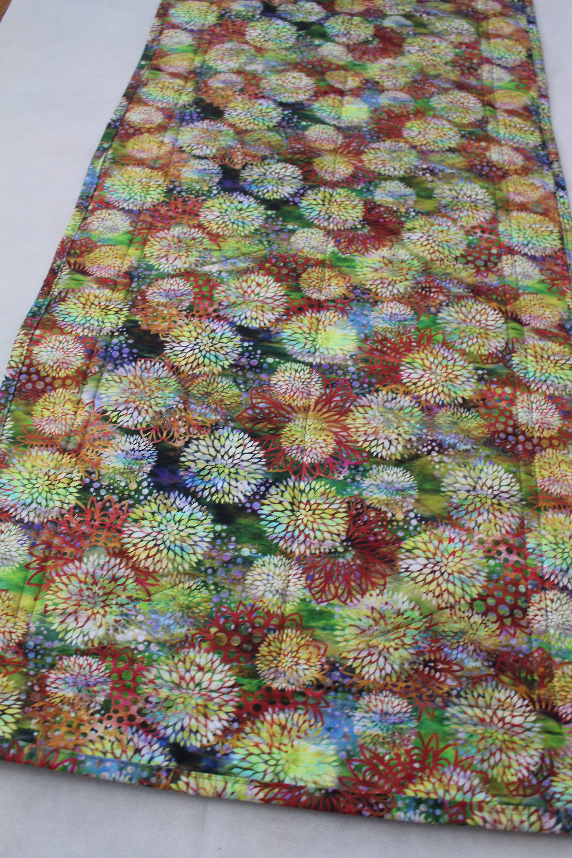Contemporary artistic tablerunner, Batik table cover - Etsy.de