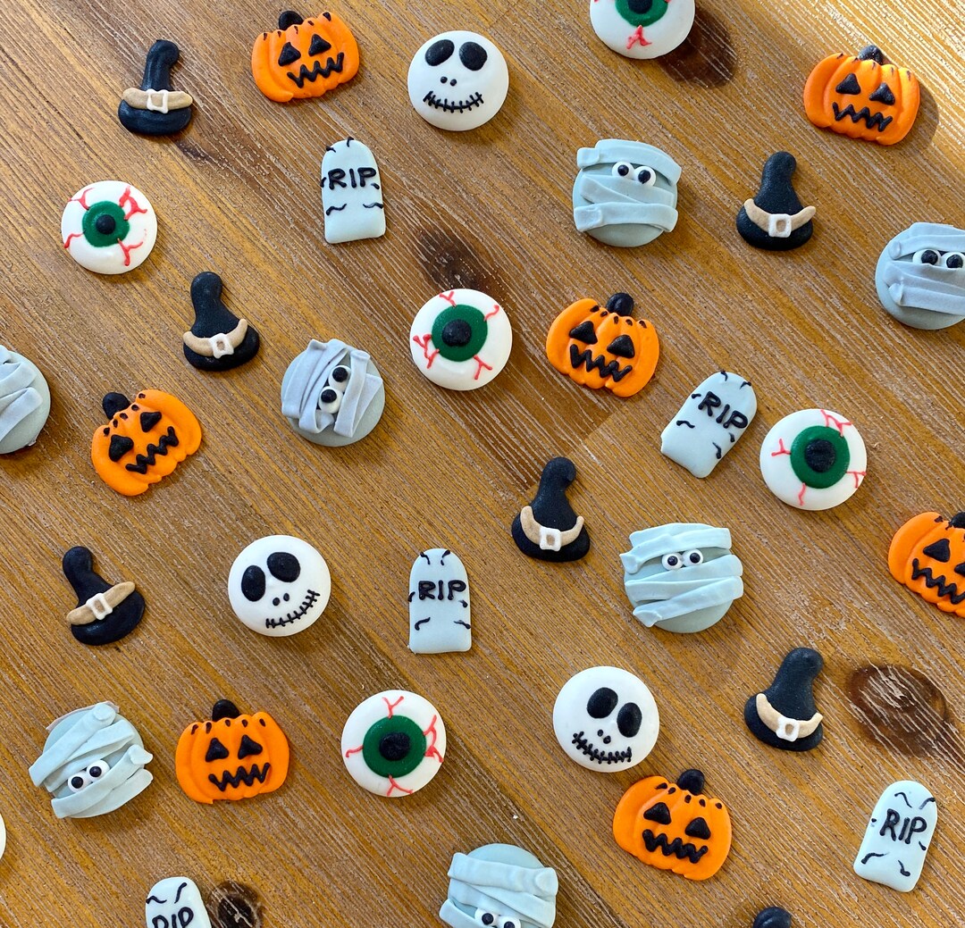 24 Royal Icing Edible Halloween Decorations - Cute Toppers - Halloween ...