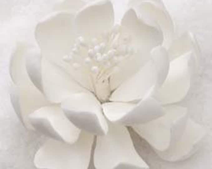 Elegant Lotus Sugar Flowers in White Cake Topper Water Flower - Etsy