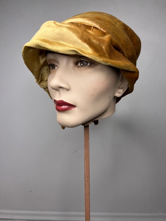 vintage Christian Dior hat, velvet hat , cloche hat, … - Gem