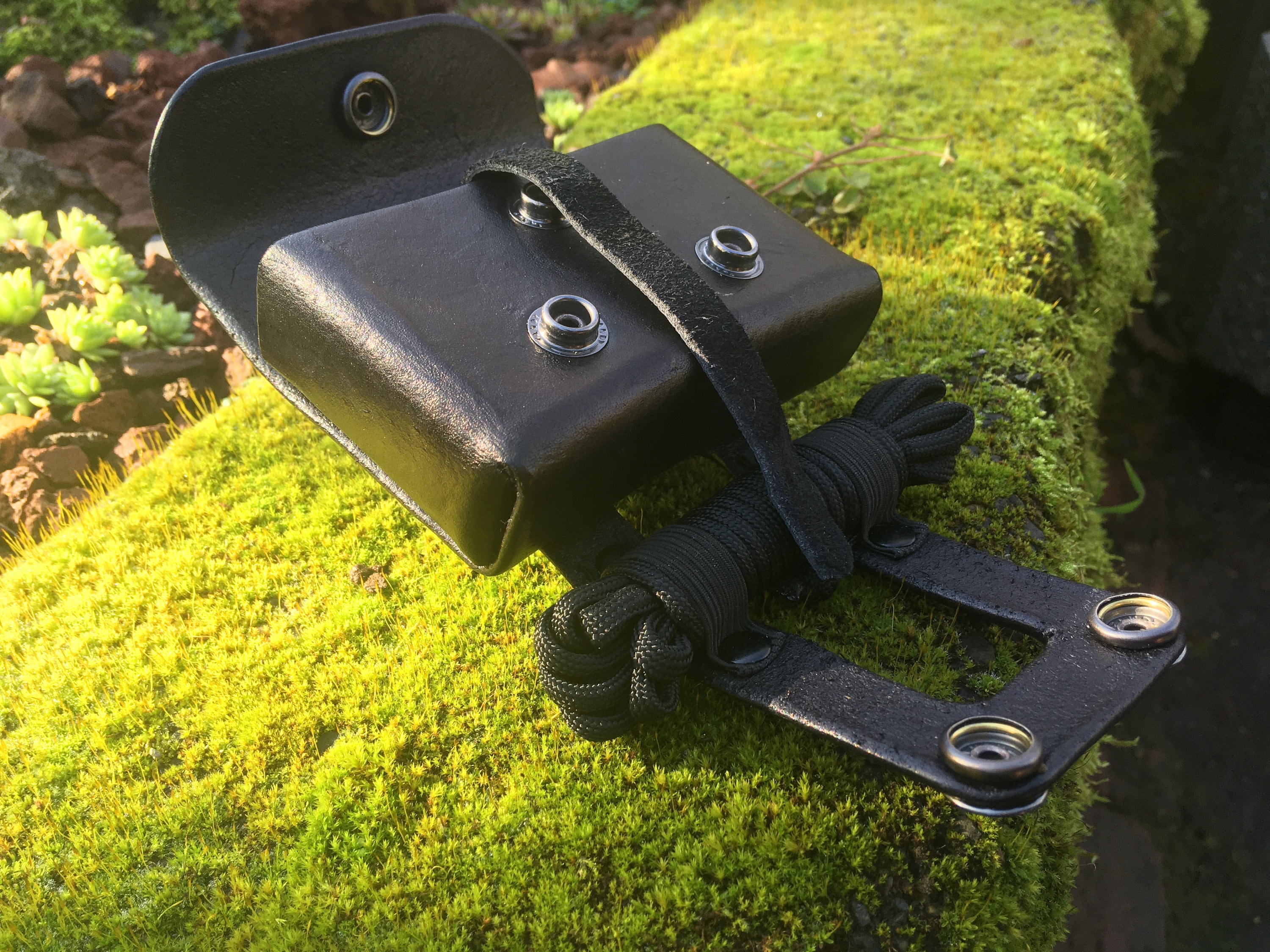 NEW DESIGN - EDC Tin Survival Pouch With 550 Paracord and Survival Kit ...