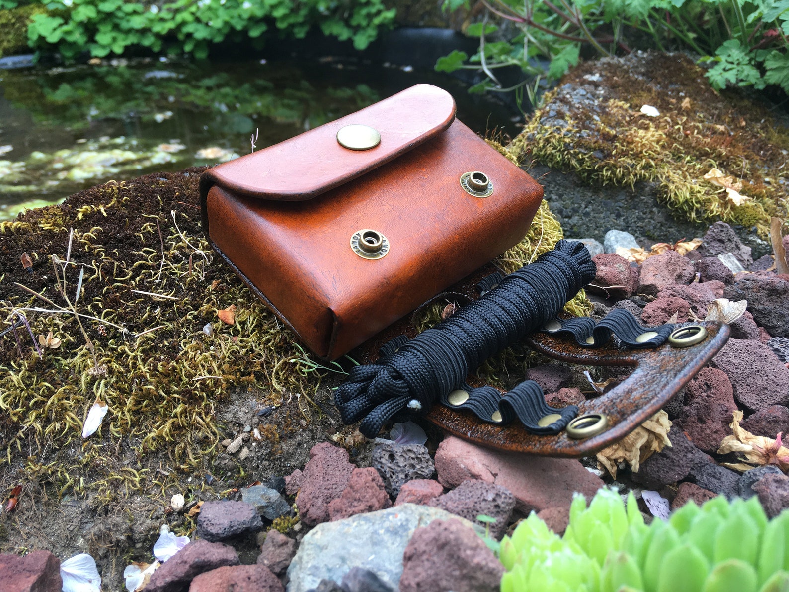 NEW DESIGN - EDC Tin Survival Pouch With 550 Paracord and Survival Kit ...