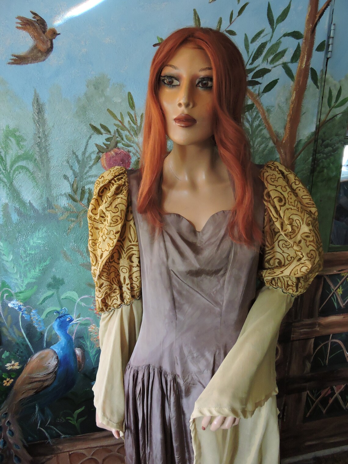 Queen Eleanor of Aquitaine Costume - Etsy