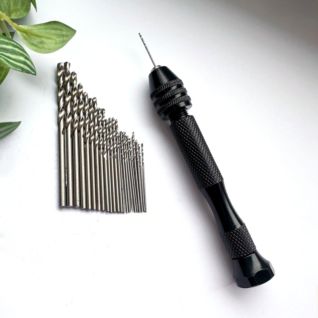 Hand Drill With 30 Bits Set. Black Handle Tool With 30 Twist Drill Bits ...