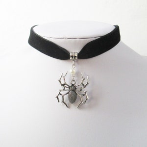 Gothic spider velvet choker necklace | Etsy
