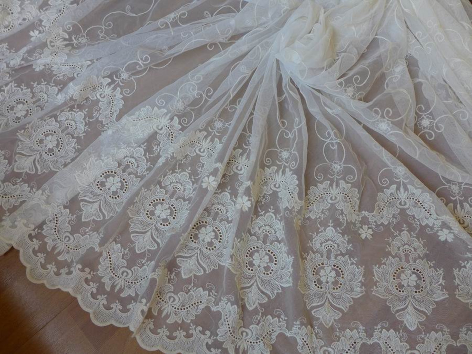 Cream Lace Fabric Retro Embroidered Fabric Scalloped Borders | Etsy