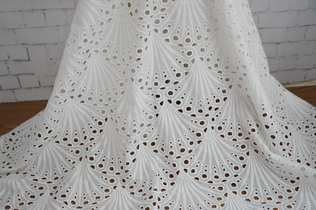 Cotton Eyelet Lace Fabric in off White, Vintage Scalloped Pattern ...