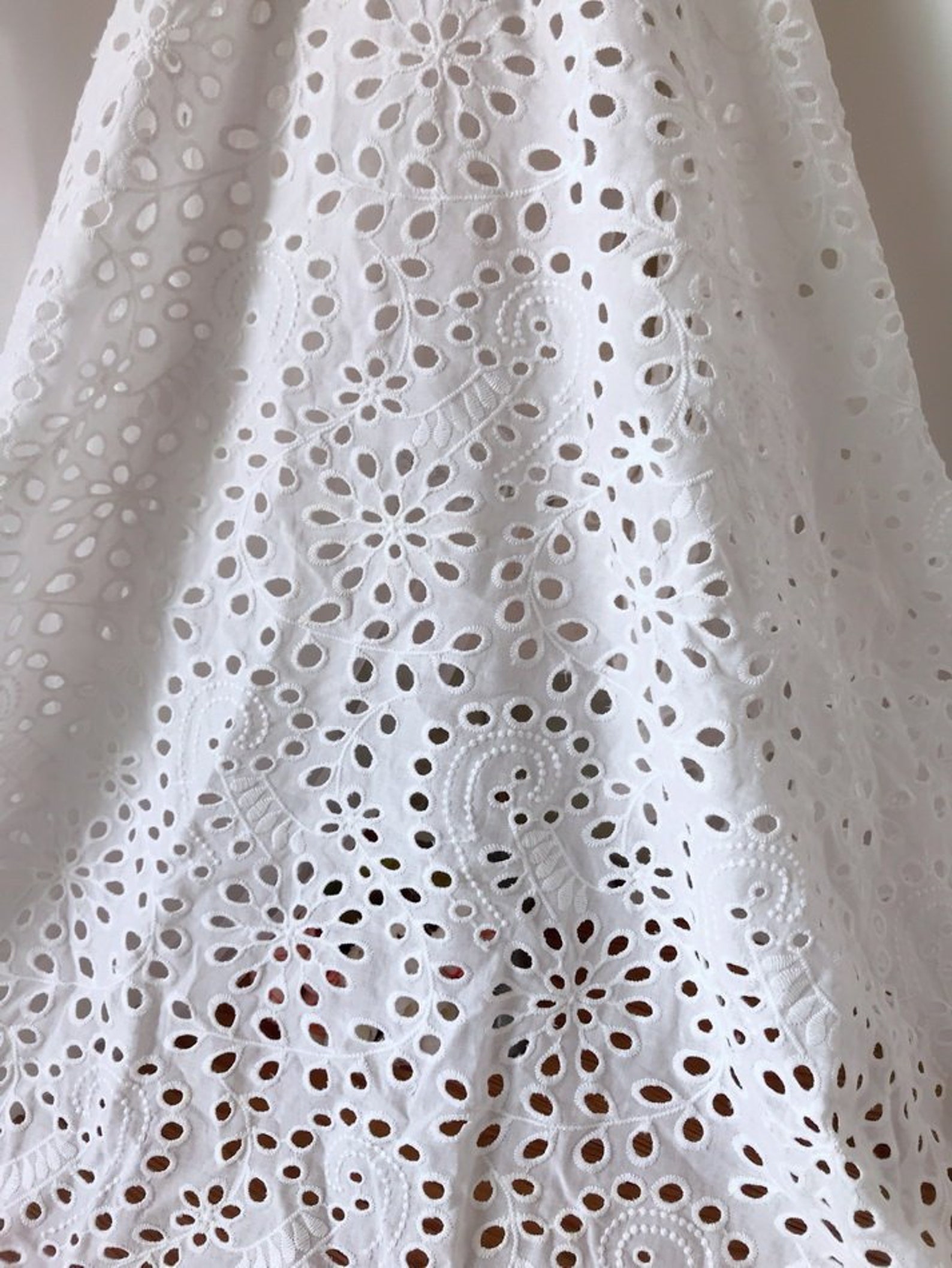 Cotton Fabric Retro Eyelet Flower Cotton Lace Fabric in off White for ...