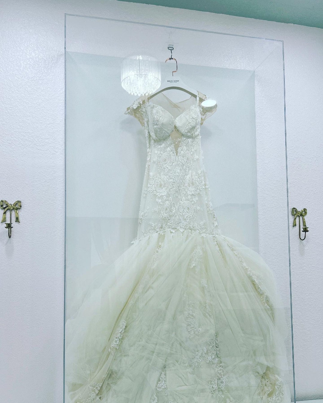 Custom Acrylic Wedding Dress Frame Bridal Gown Display Wall Art ...