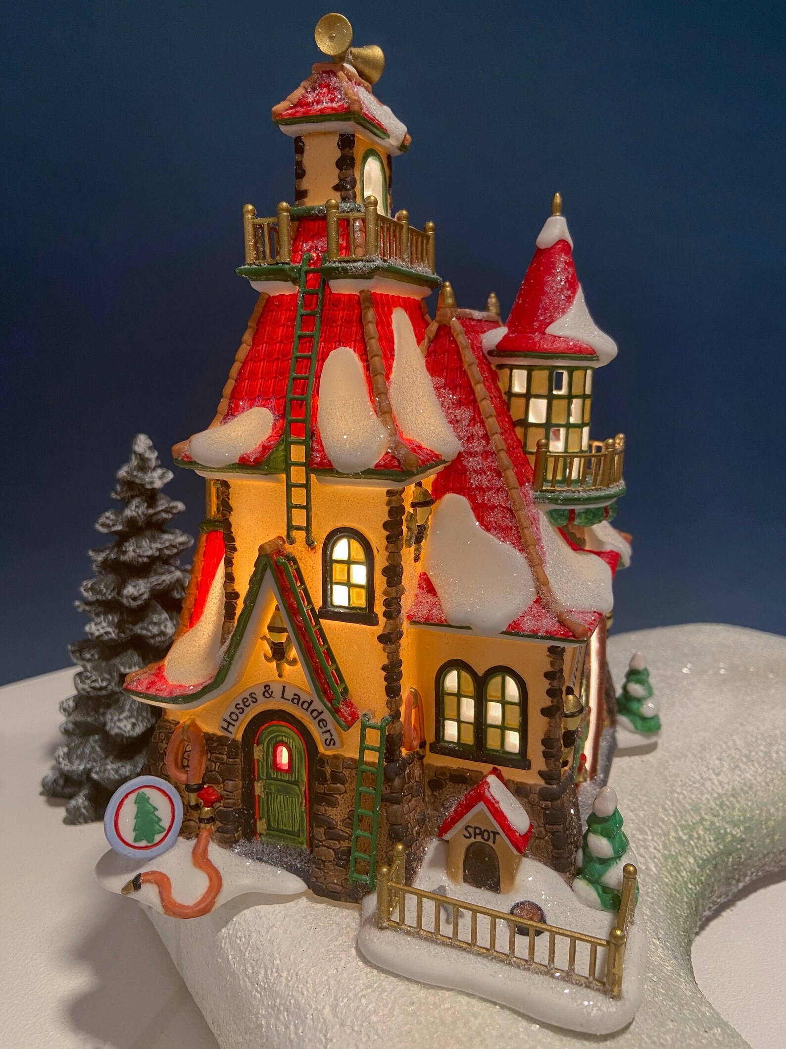 Popcorn and Cranberry House. Illuminated Porcelain Christmas Village ...