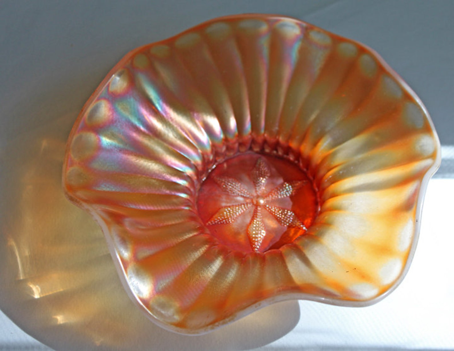 Vintage Carnival Glass Bowl. Rays Pattern and Crimped Edge - Etsy