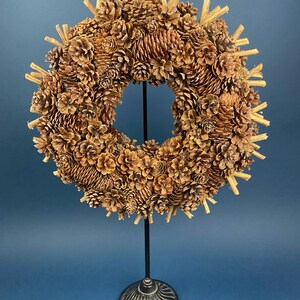 Adjustable Wreath Stand With Ornate Iron Base and Swirl Finial Top ...