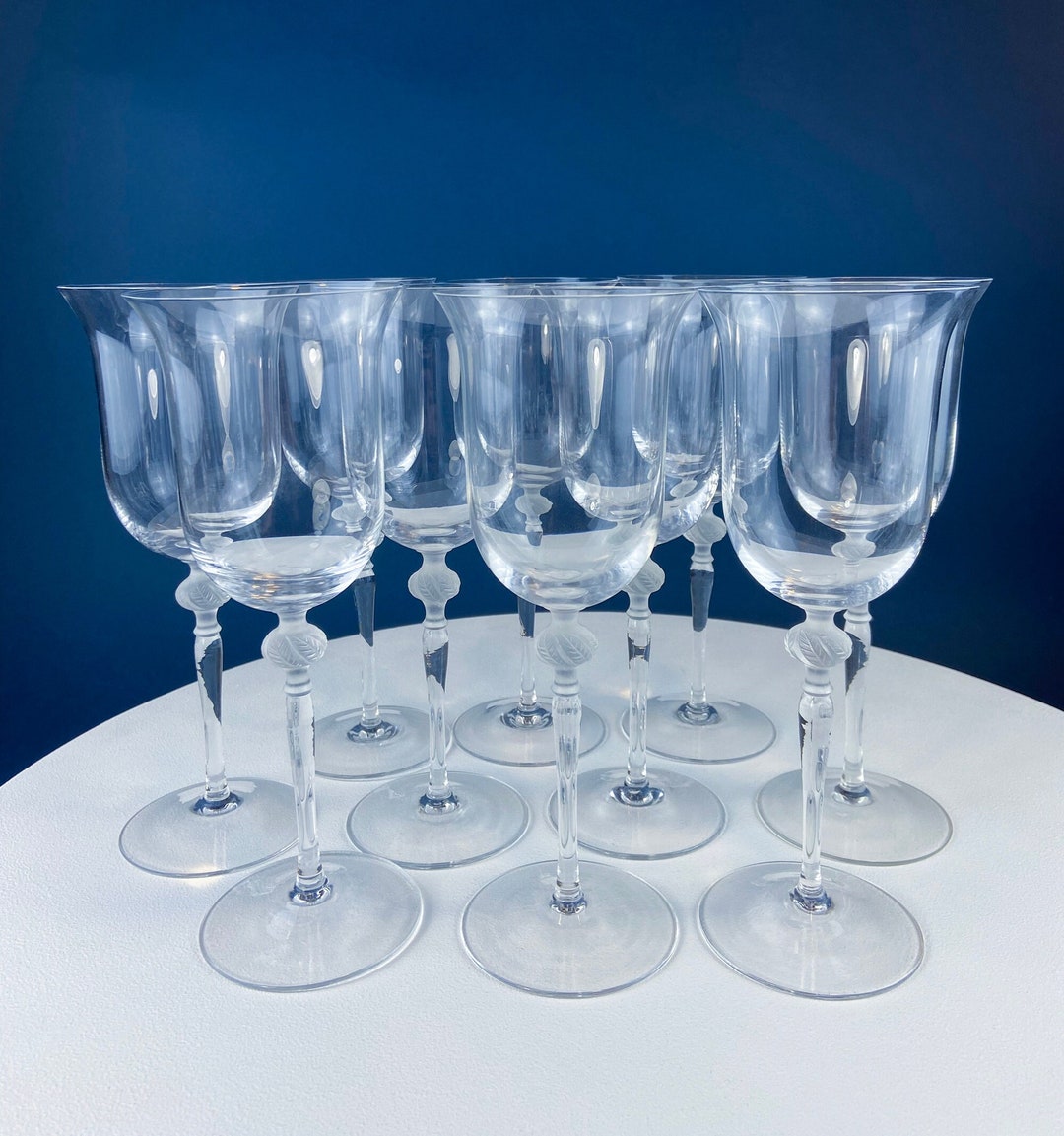 Clear Crystal Wine Goblets With Frosted Leaf Ball on the Stems ...